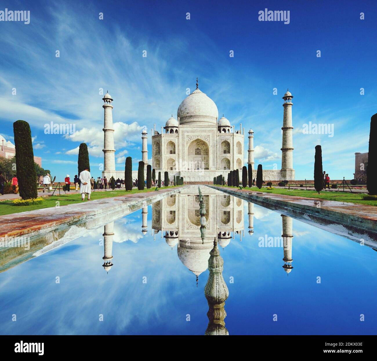 Reflection taj mahal in pond hi-res stock photography and images - Alamy