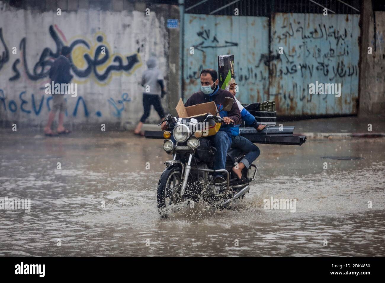 Gaza City, The Gaza Strip, Palestine. 16th Dec, 2020. A Palestinian ...
