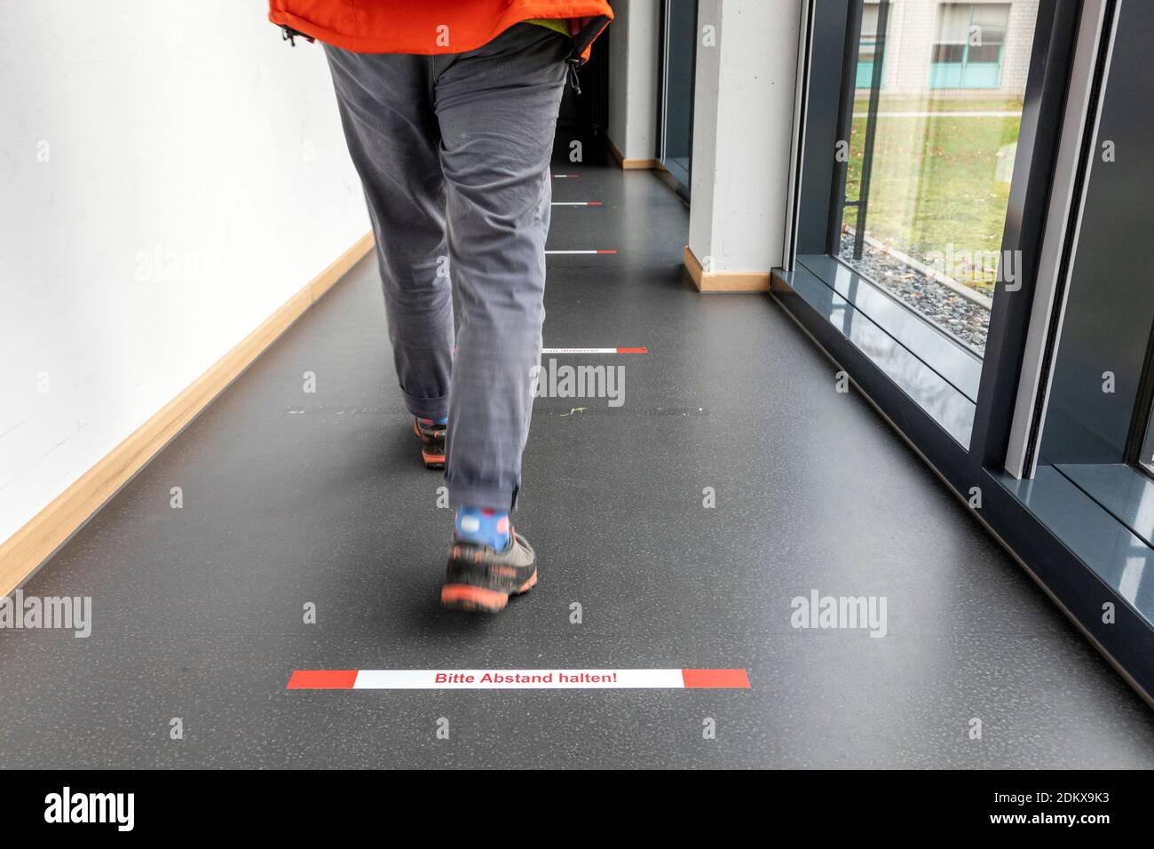 Keep distance - markings in the buildings of the university TU Dortmund ...