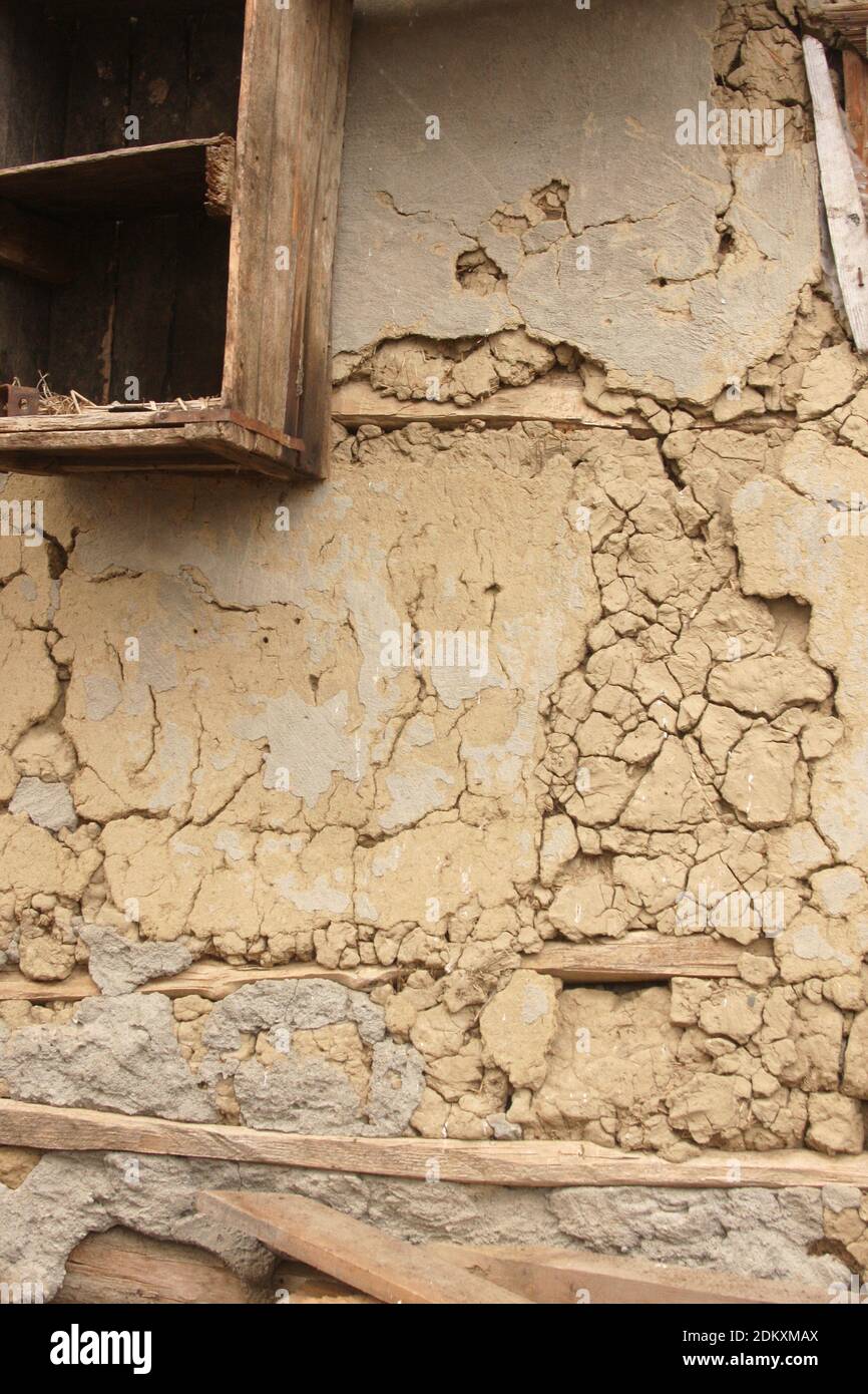 Traditional mud wall construction hi-res stock photography and images ...