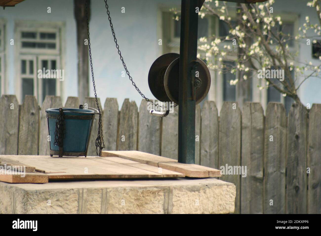 Old fashioned water wheel hi-res stock photography and images - Alamy