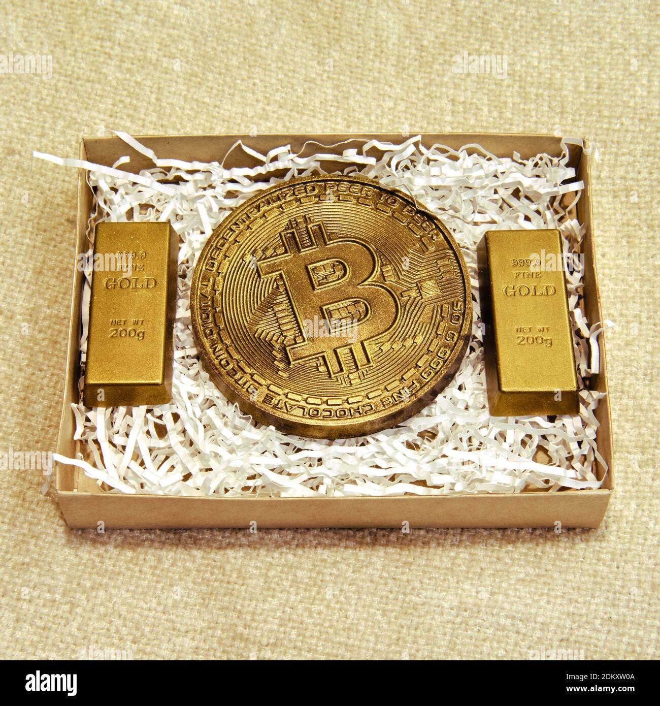 Gold bars a box hi-res stock photography and images - Alamy