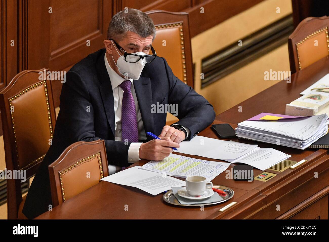 Approve budget hi-res stock photography and images - Alamy