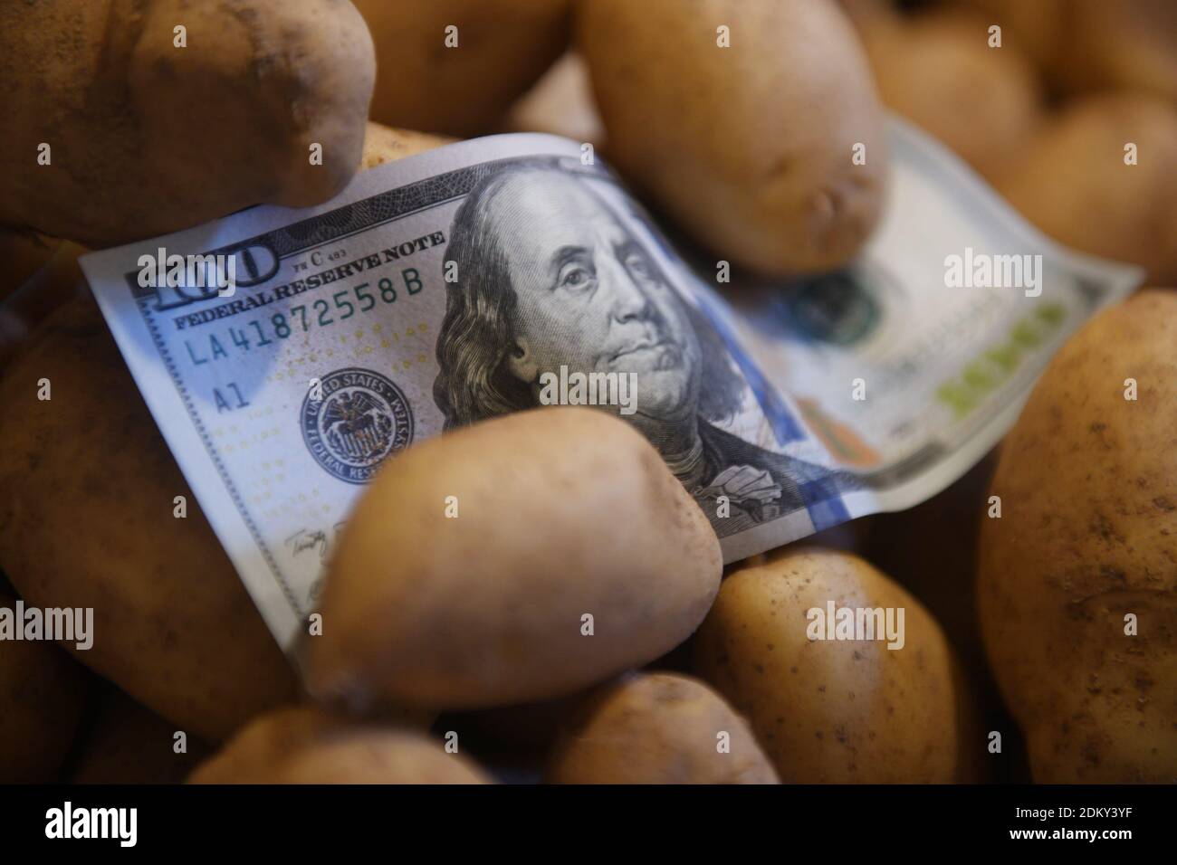 One-hundred-dollar bill laying down on potatoes Stock Photo - Alamy
