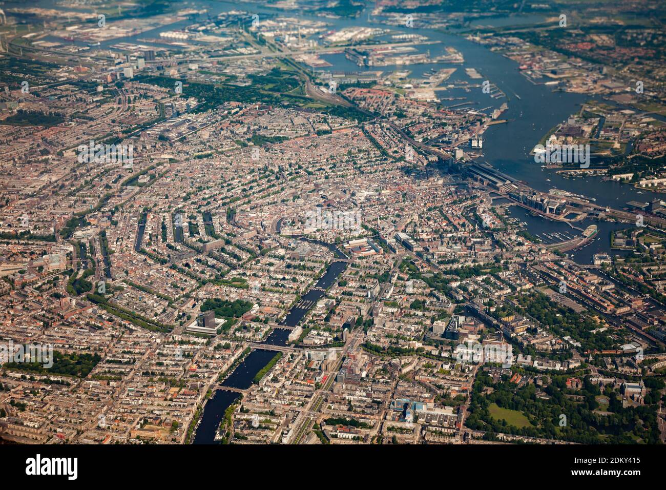 City center of amsterdam hi-res stock photography and images - Alamy