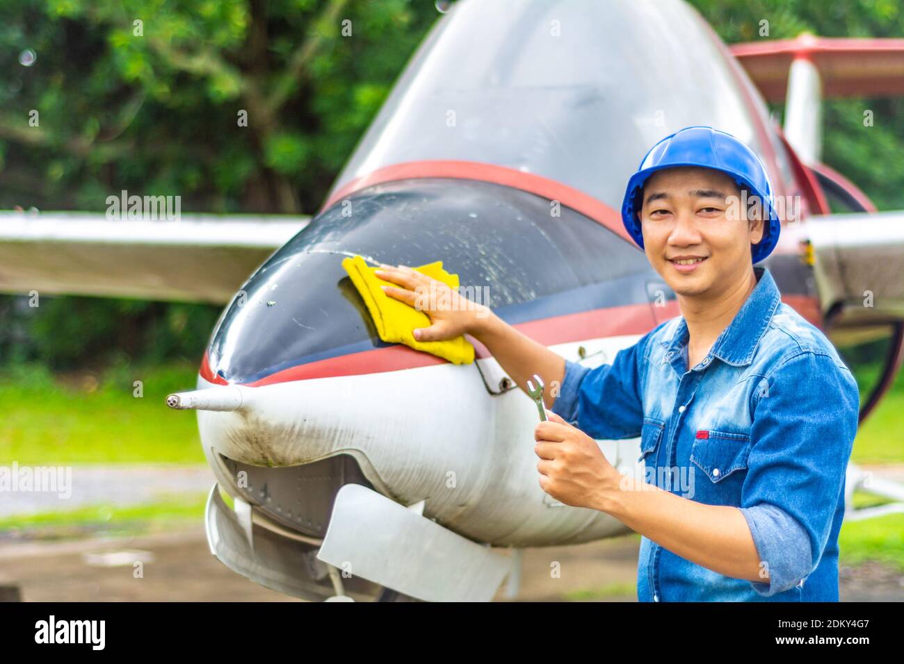 Mechanic airplane hi-res stock photography and images - Alamy