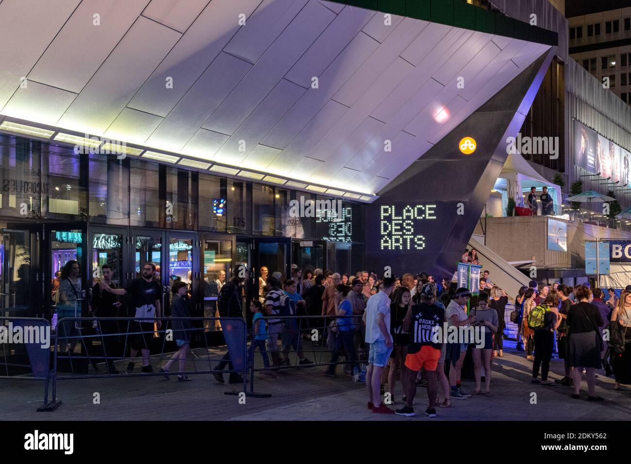 Nightlife Montreal High Resolution Stock Photography and Images - Alamy