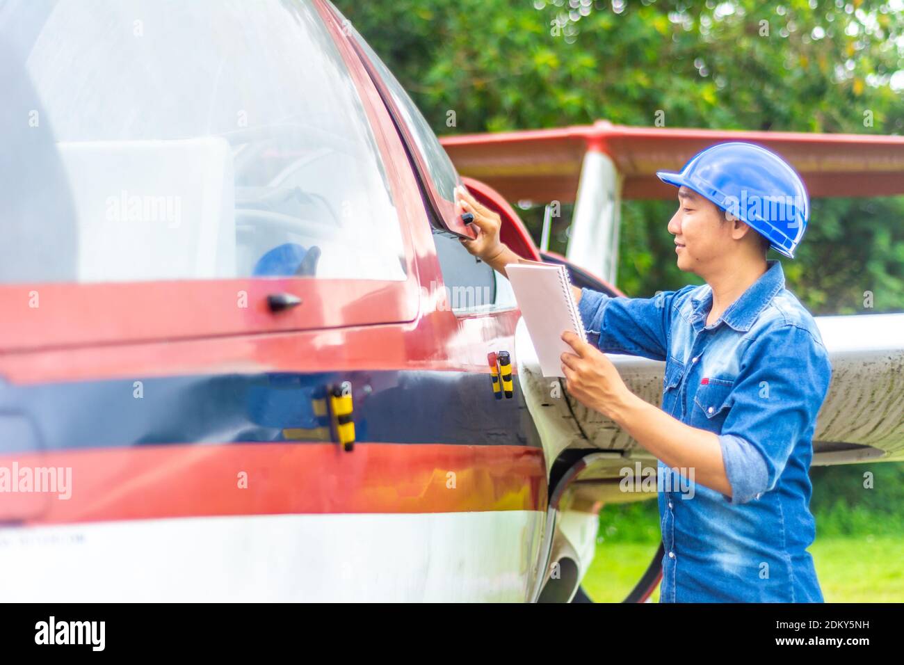 Inspecting an airplane hi-res stock photography and images - Alamy