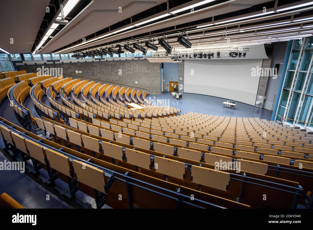 University lecture room hi-res stock photography and images - Alamy