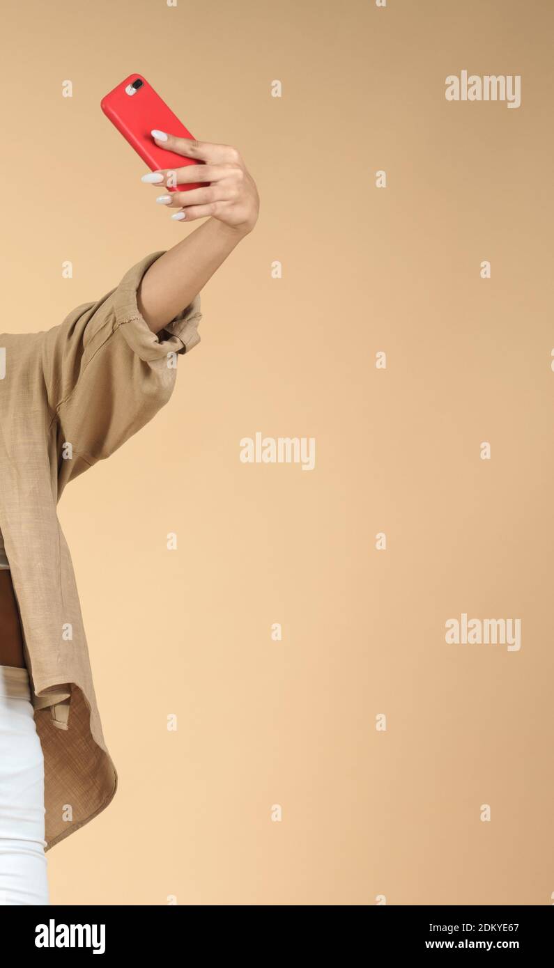 Hand holding photograph arm hi-res stock photography and images - Alamy