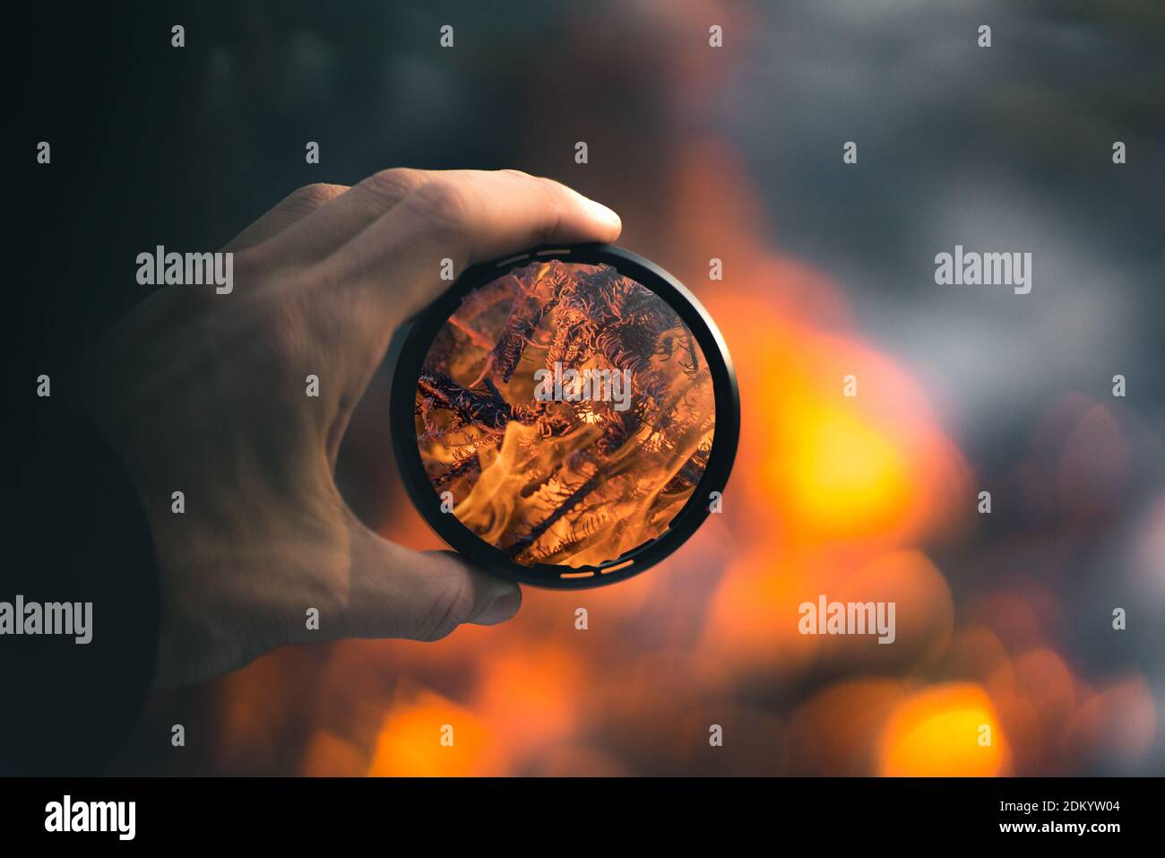 Hand fire magnifying glass hi-res stock photography and images - Alamy