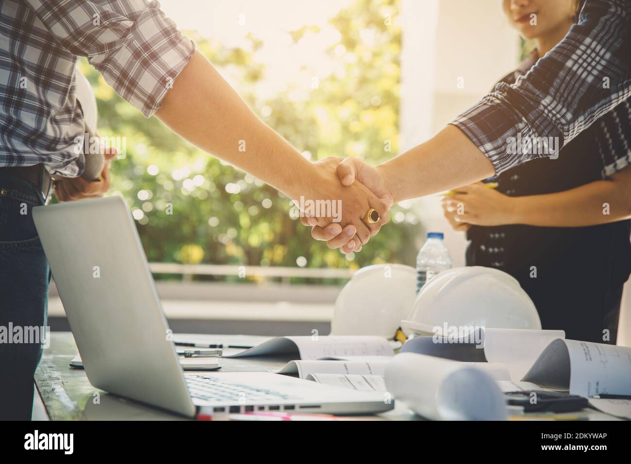 Handshake community hi-res stock photography and images - Alamy