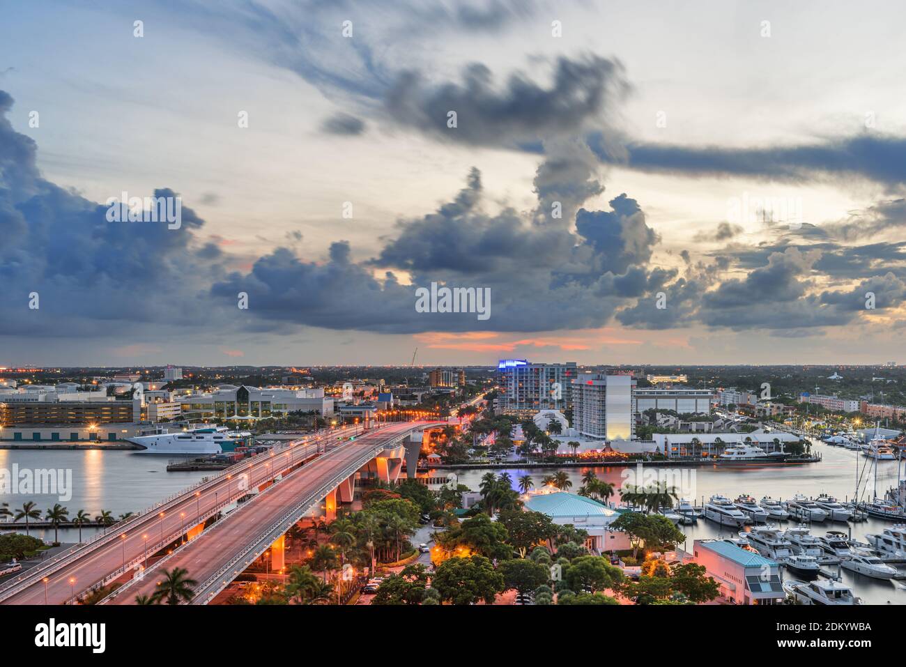 Fort lauderdale skyline at night hi-res stock photography and images ...
