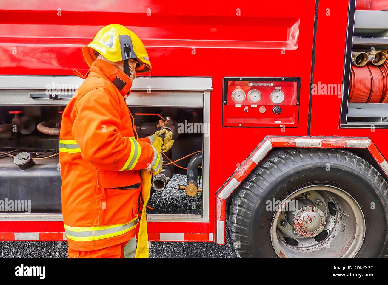 Connecting connection truck hi-res stock photography and images - Alamy