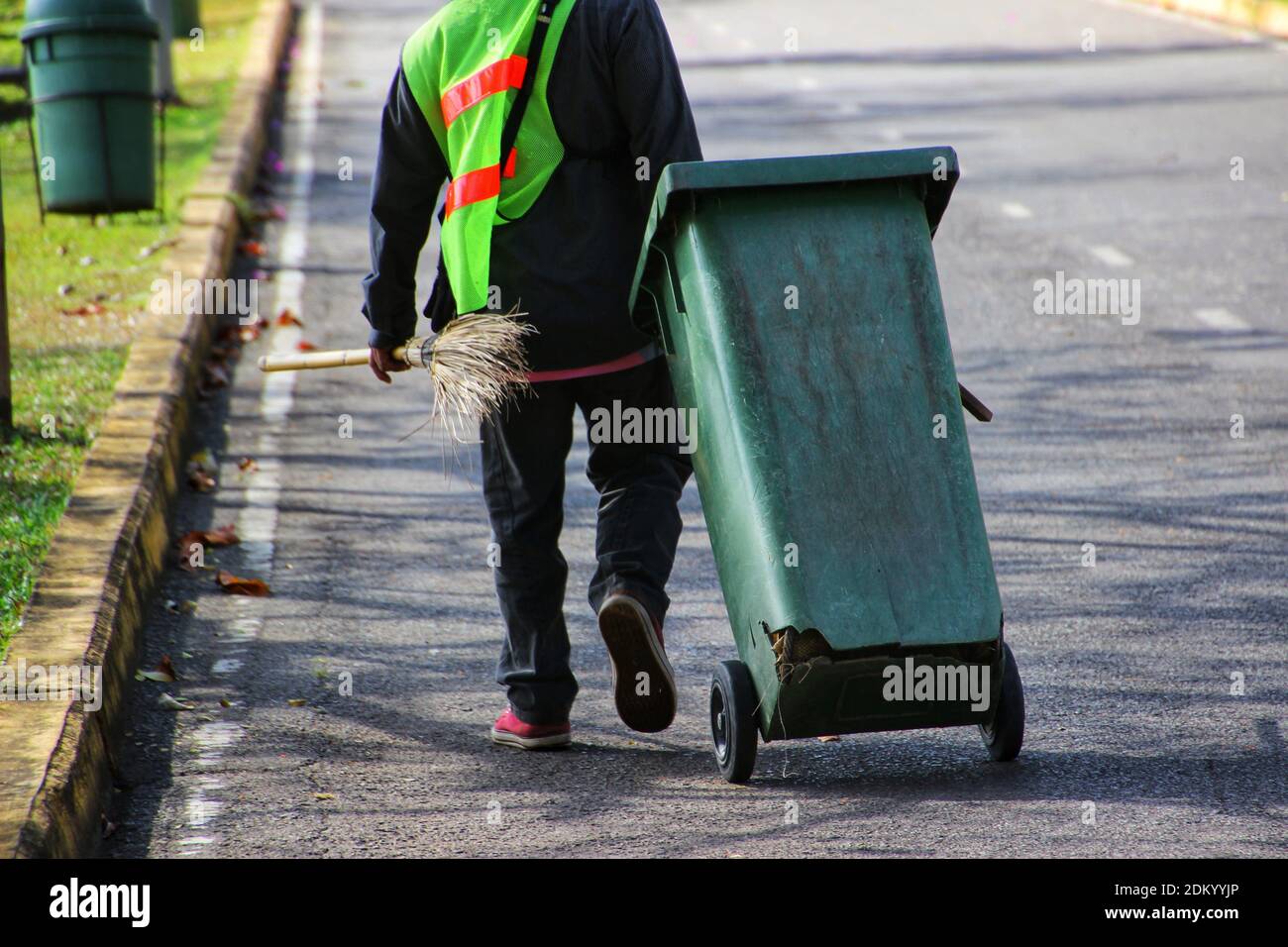 Thailand road cleaning hi-res stock photography and images - Alamy