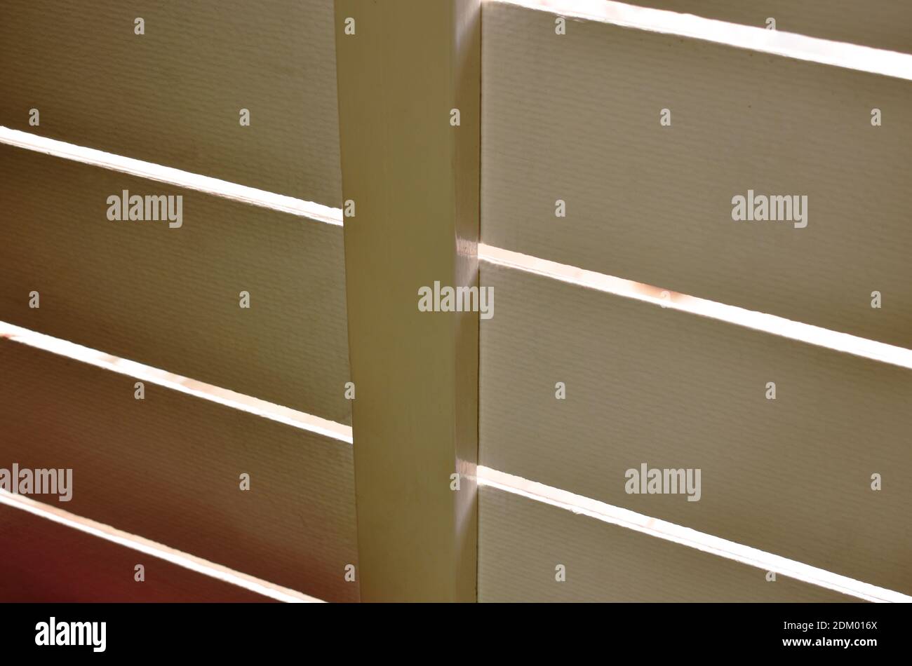 sunlight sift out from door ajar in home Stock Photo - Alamy