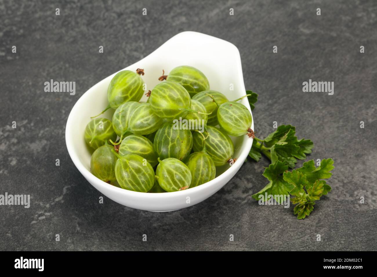 Fresh ripe green sweet gooseberry with leaf Stock Photo - Alamy