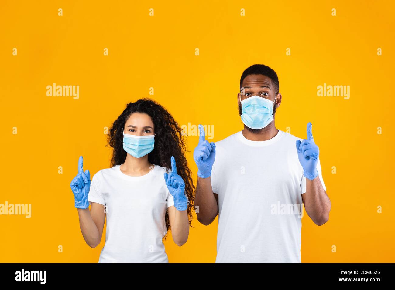 African volunteer pointing fingers hi-res stock photography and images ...