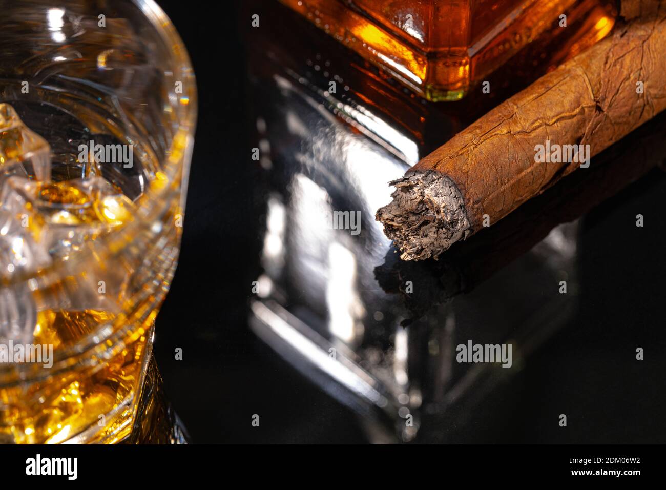 Lighted cigar hi-res stock photography and images - Alamy