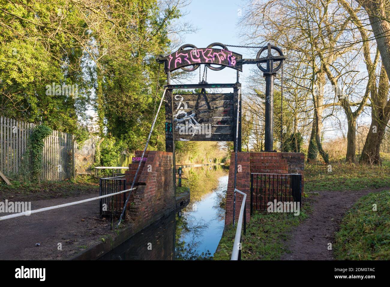 Kings Norton Guillotine Stop-Lock on the Stratford-on-Avon Canal at ...