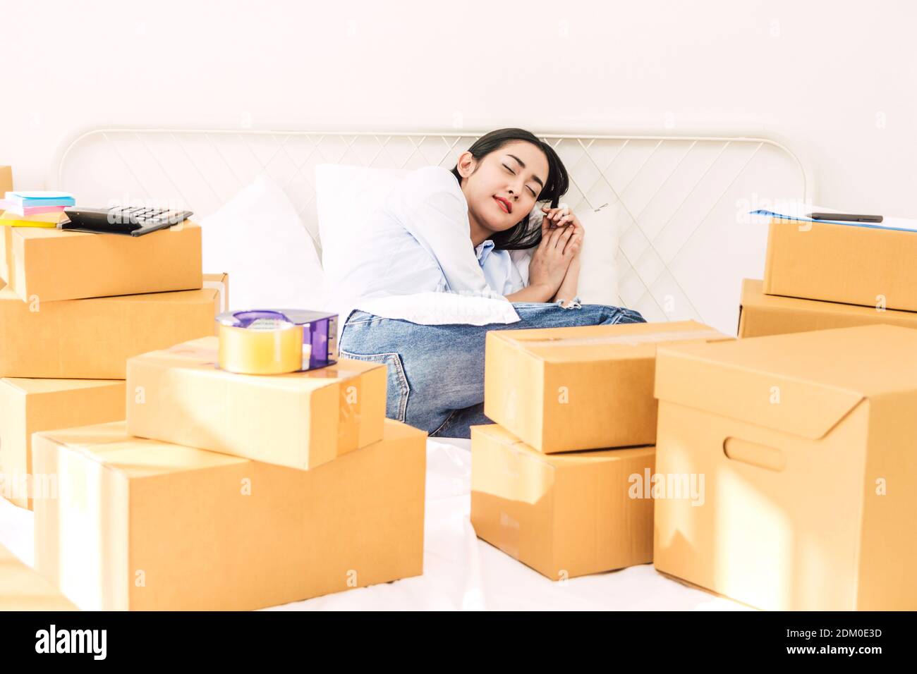 Sleeping on cardboard boxes hi-res stock photography and images - Alamy