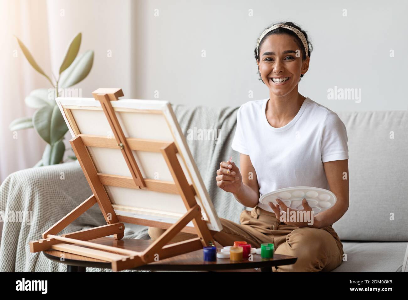 Drawing easel art hi-res stock photography and images - Alamy