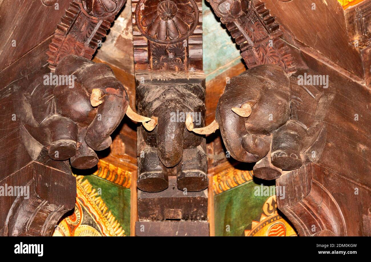 INDIA COCHIN KOCHI KERALA VERY OLD CARVED HINDU WOODEN CEILING WITH ...