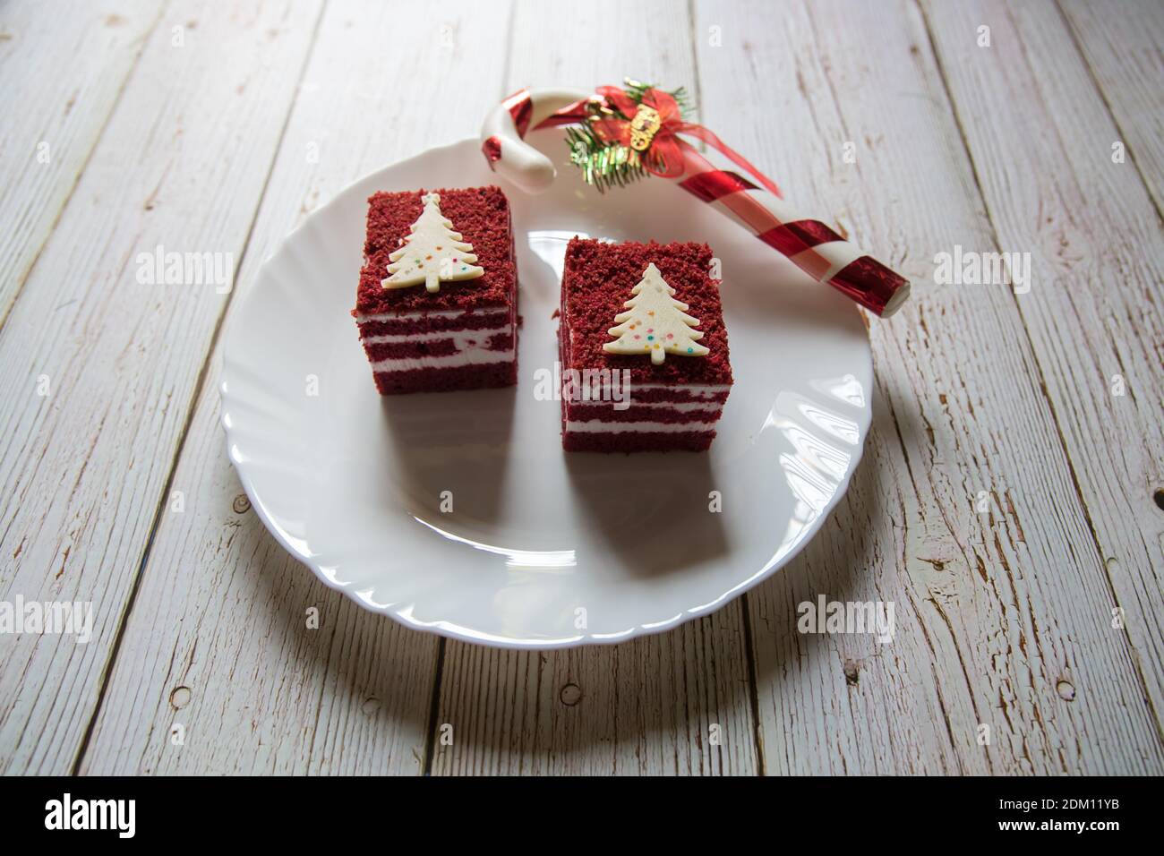 Red velvet cake hi-res stock photography and images - Alamy