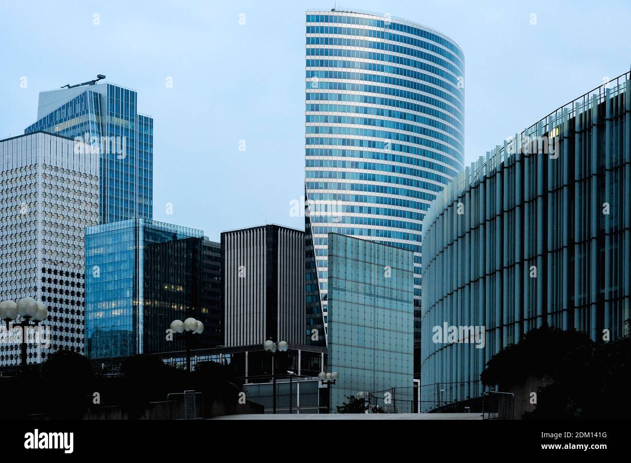 Blue glass buildings hi-res stock photography and images - Alamy