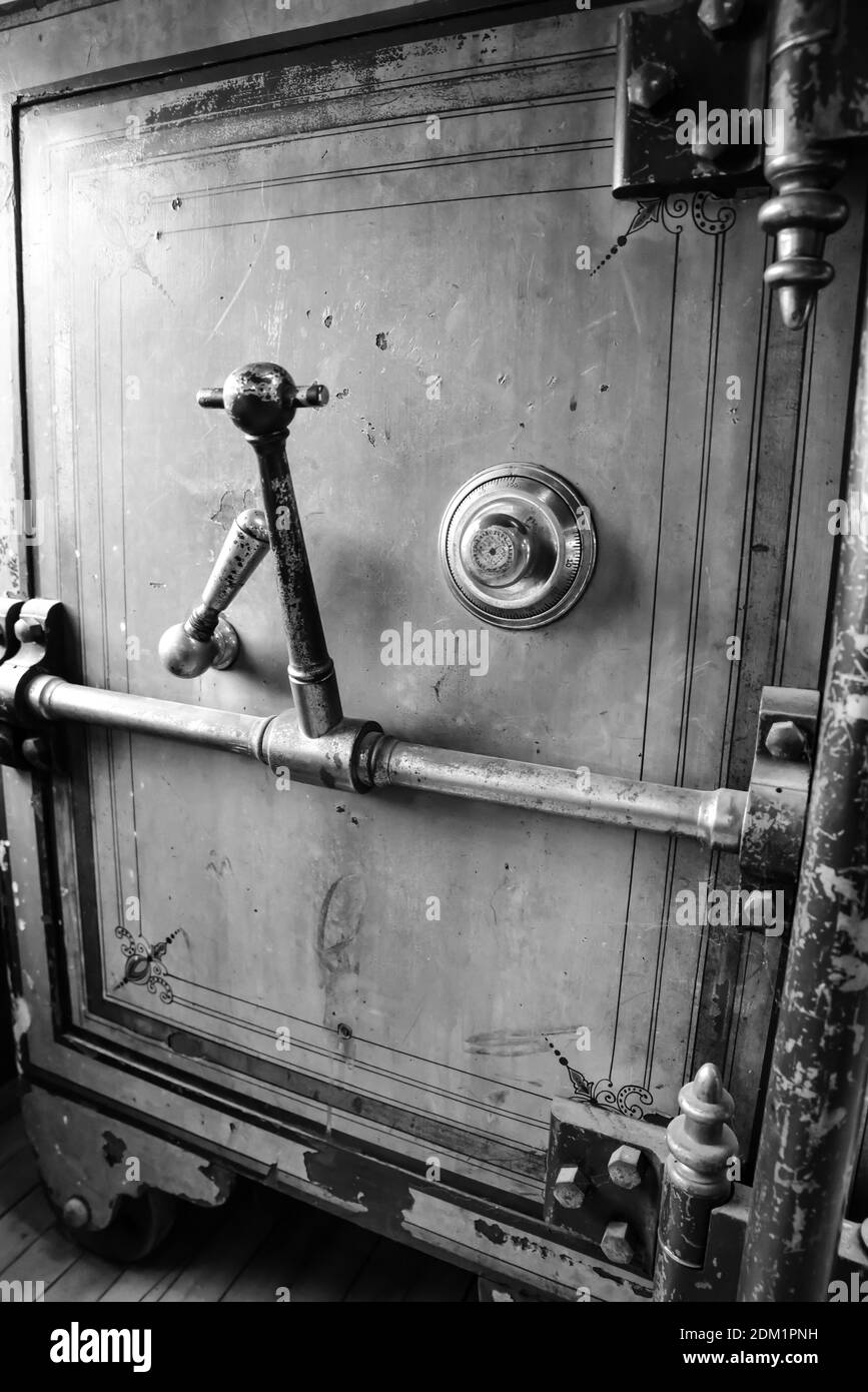 Vintage locker hi-res stock photography and images - Alamy