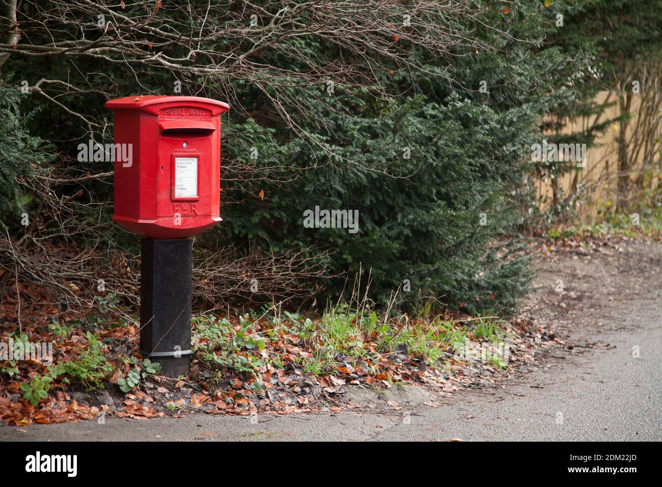 E2R Pedestal post box from 1990s, Royal mail postbox on post in country ...