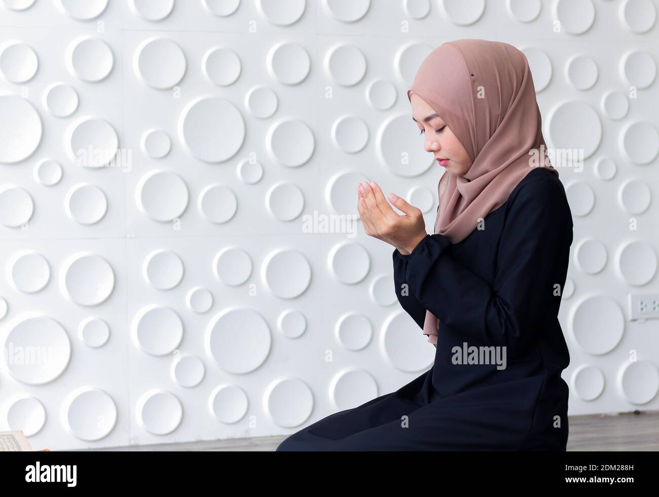 Asian woman prisoner hi-res stock photography and images - Alamy