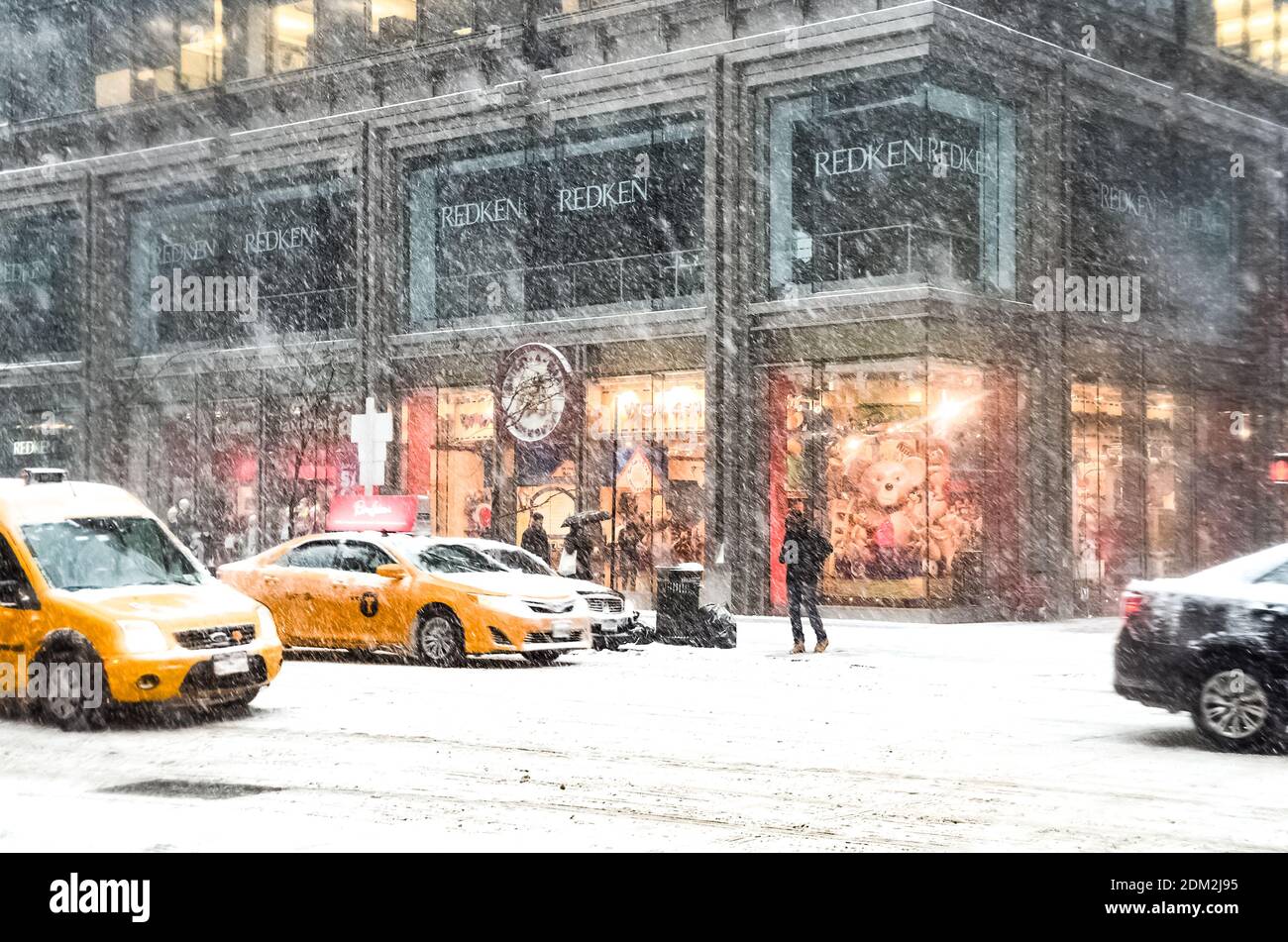 Winter snowstorm blizzard in New York City with heavy snow falling ...