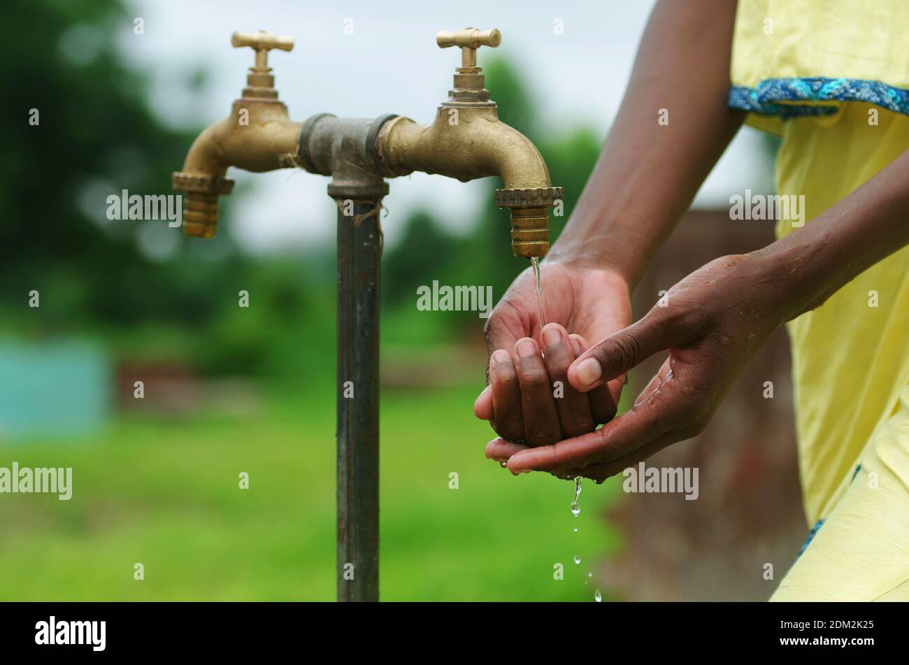 Children washing hands africa hi-res stock photography and images - Alamy