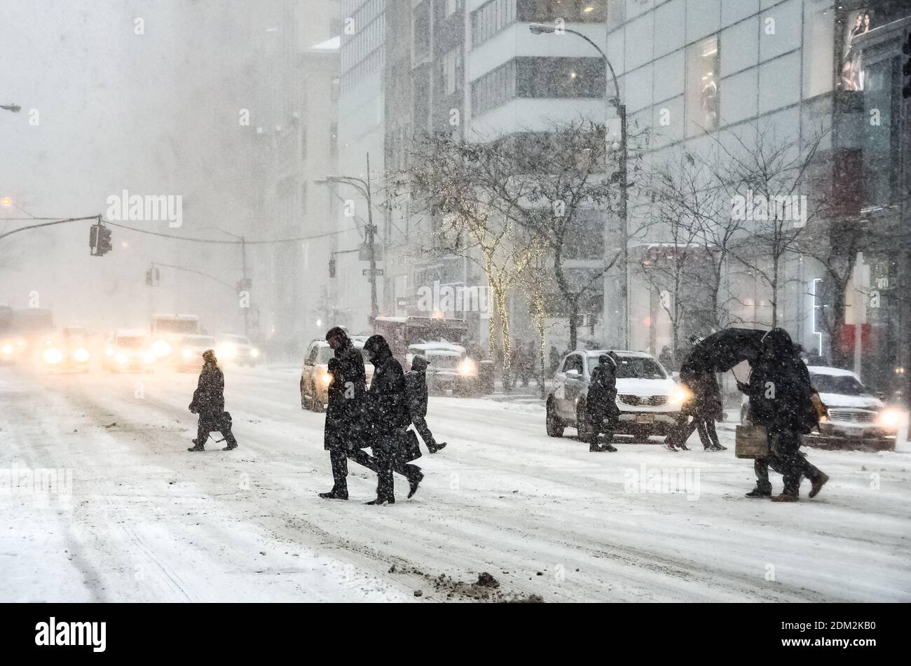 New york city winter street scene snow falling hi-res stock photography ...