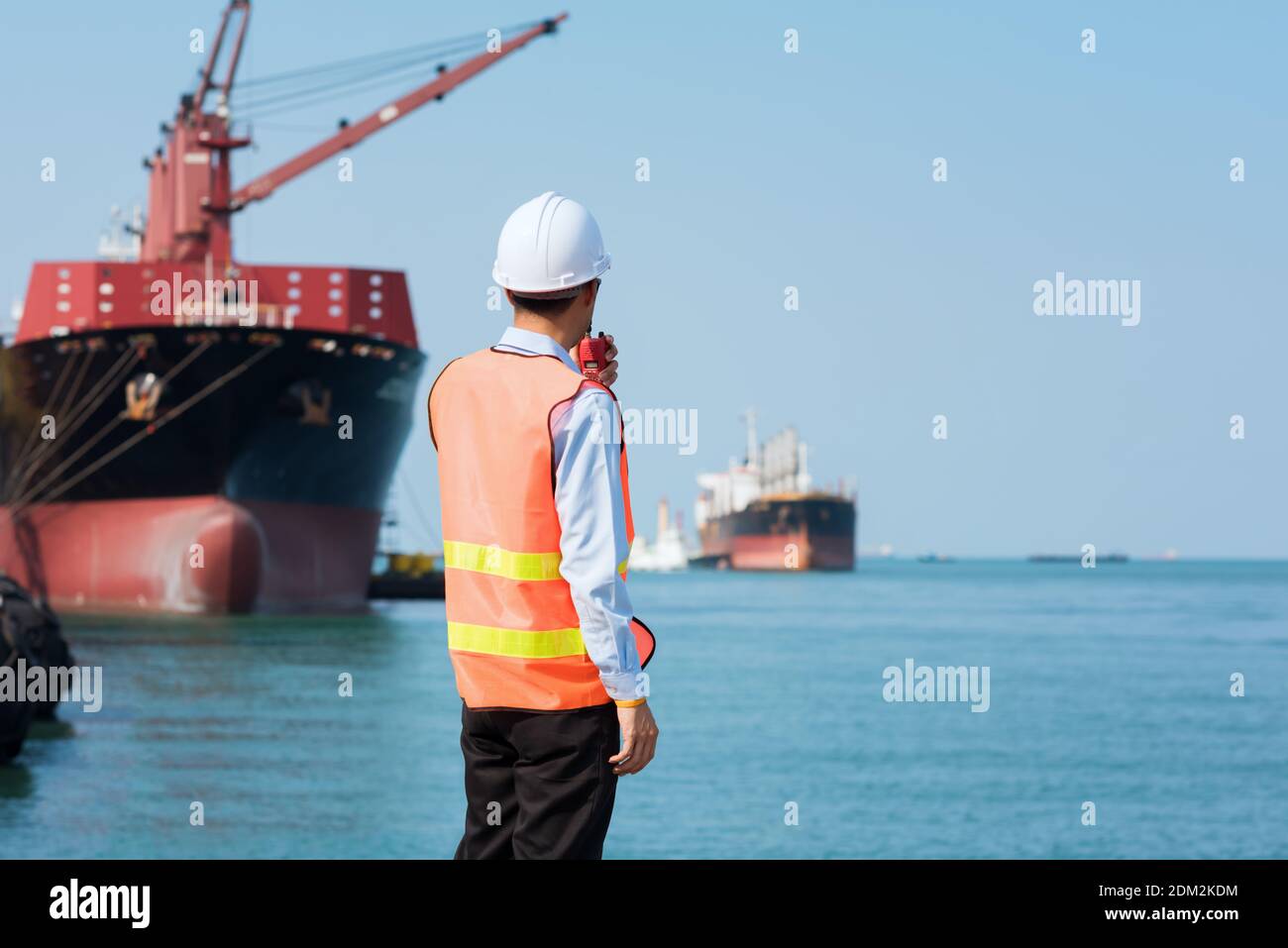 Engineer standing crane port hi-res stock photography and images - Alamy