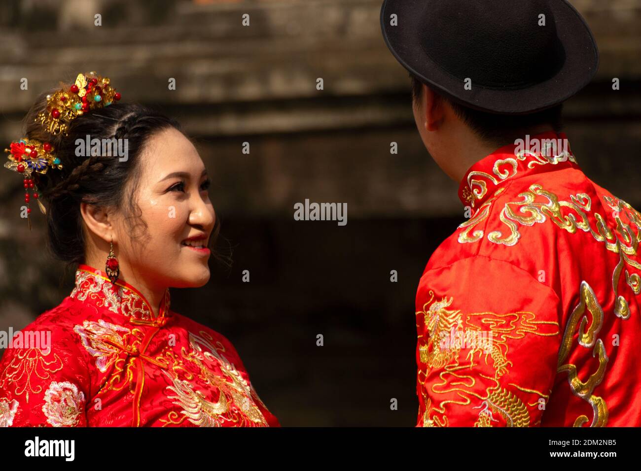 Traditional clotes hi-res stock photography and images - Alamy