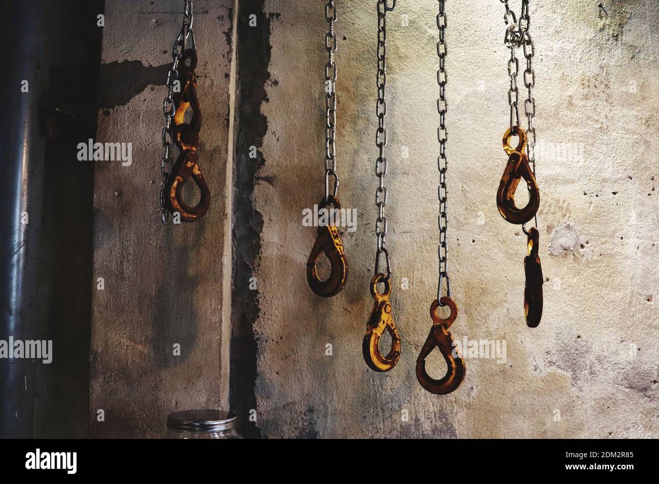 Old rusty hanging chain wall hi-res stock photography and images - Alamy
