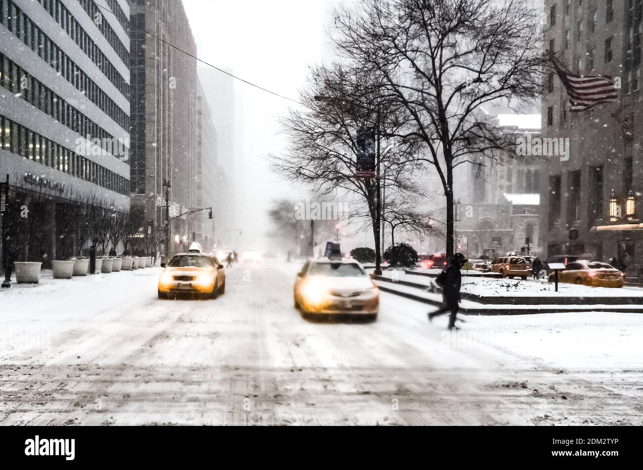 Winter snowstorm blizzard in New York City with heavy snow falling ...