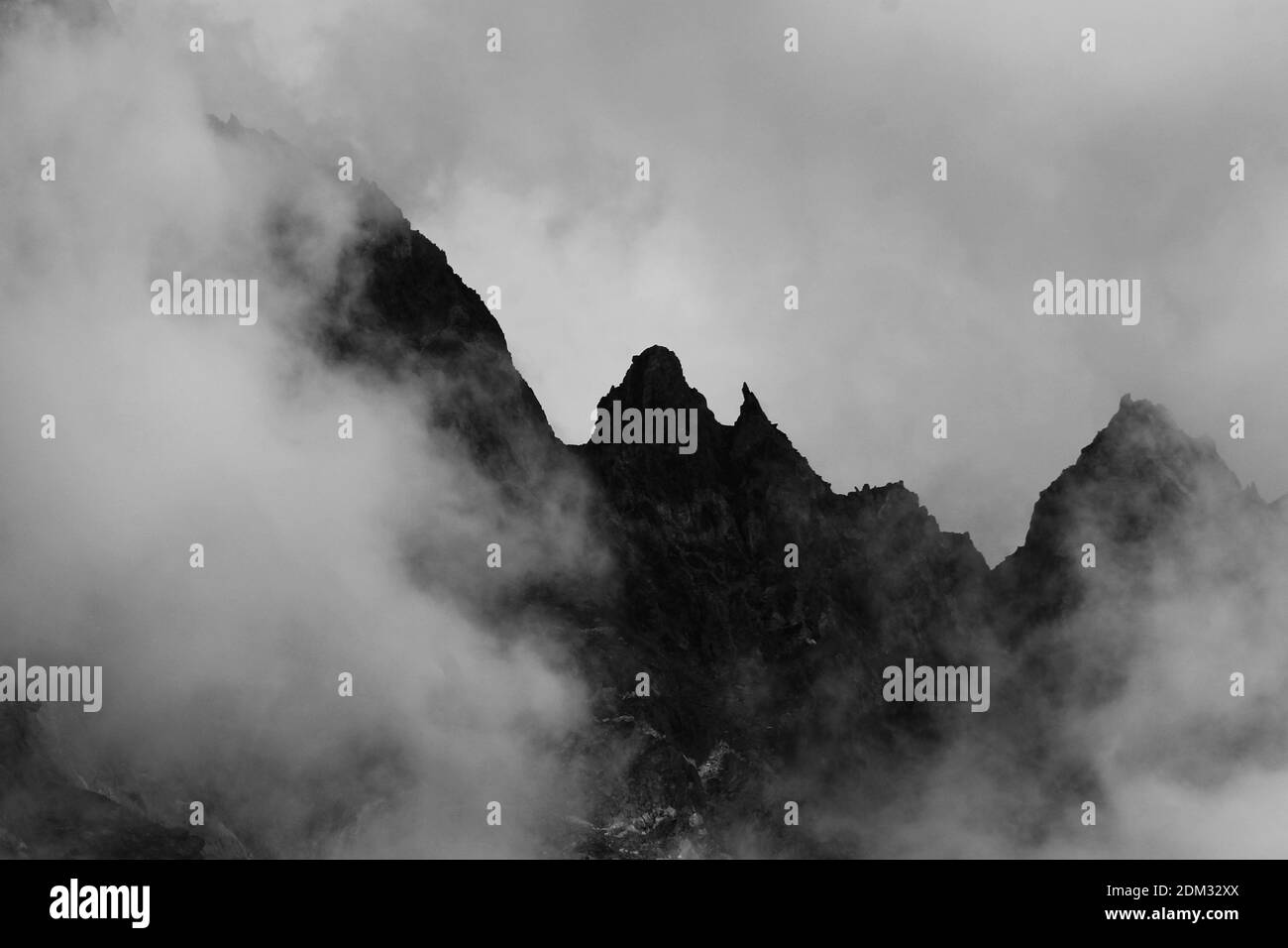 Sharp mountain hi-res stock photography and images - Alamy