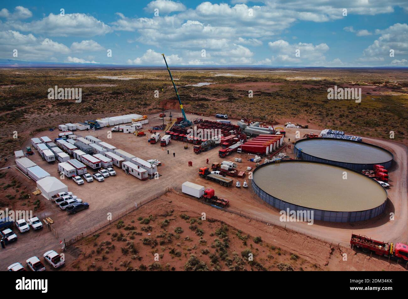 Vaca muerta shale oil and gas field argentina hi-res stock photography ...