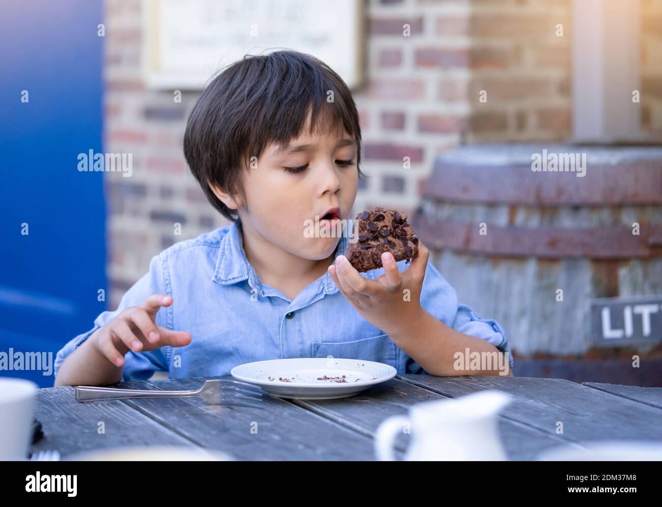 Indian eating desert cake hi-res stock photography and images - Alamy