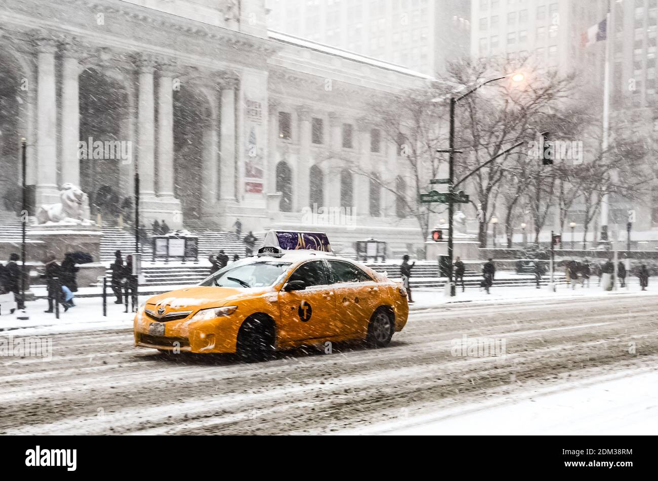 Winter snowstorm blizzard in New York City with heavy snow falling ...
