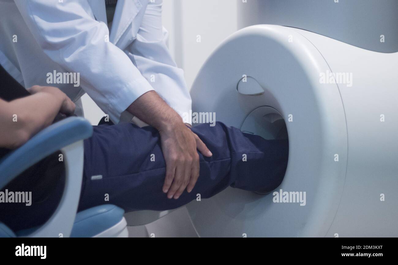 Cat scan examination hi-res stock photography and images - Alamy
