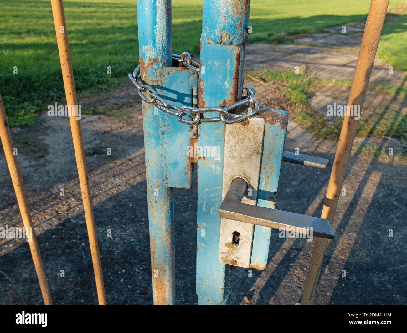 Gate locked with a chain Stock Photo - Alamy