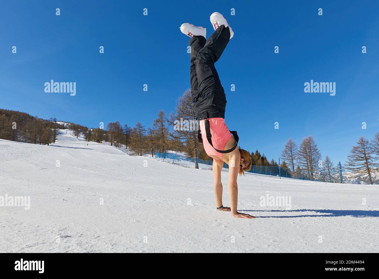 Hand stand hi-res stock photography and images - Alamy