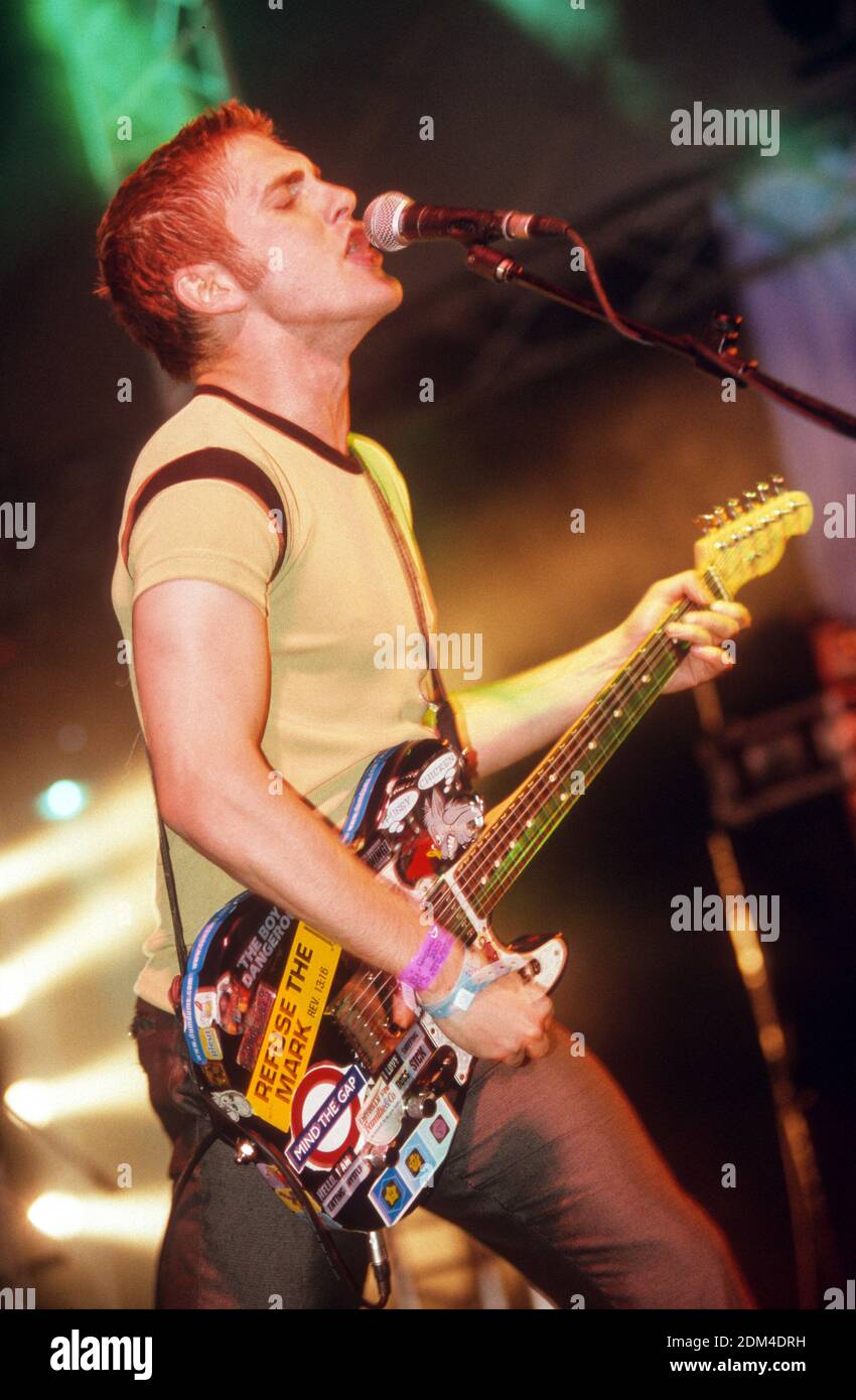 The Dumdums or Dum Dums playing the Glastonbury Festival 2000, Somerset ...