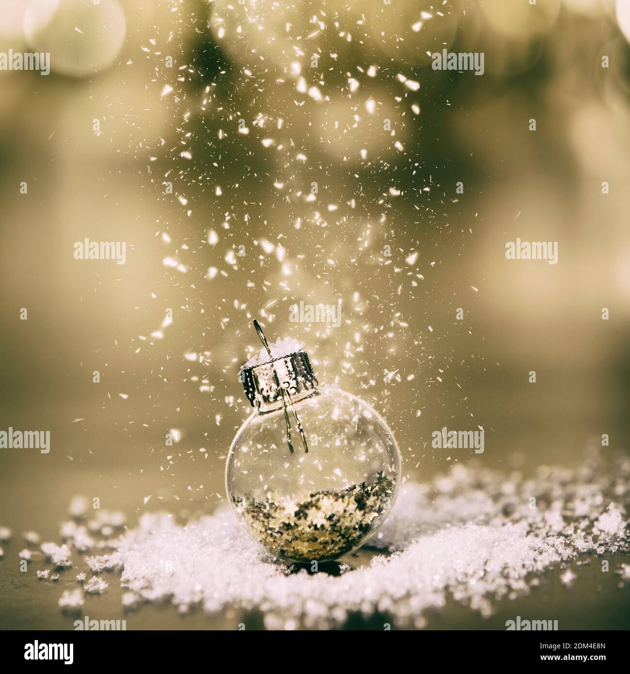 Falling snow up close hi-res stock photography and images - Alamy