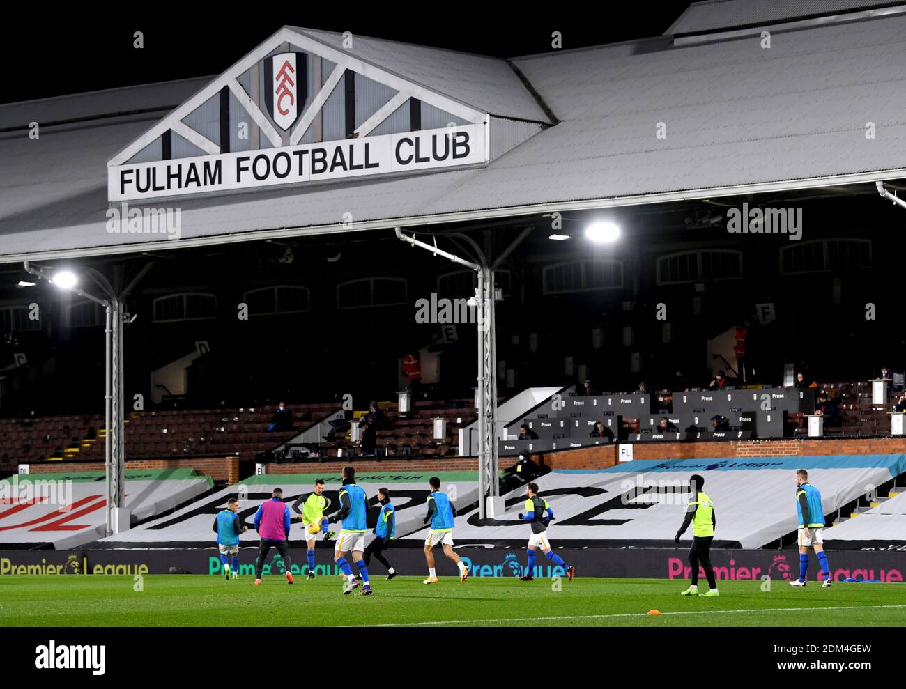 Hove albion warm up on pitch hi-res stock photography and images - Alamy