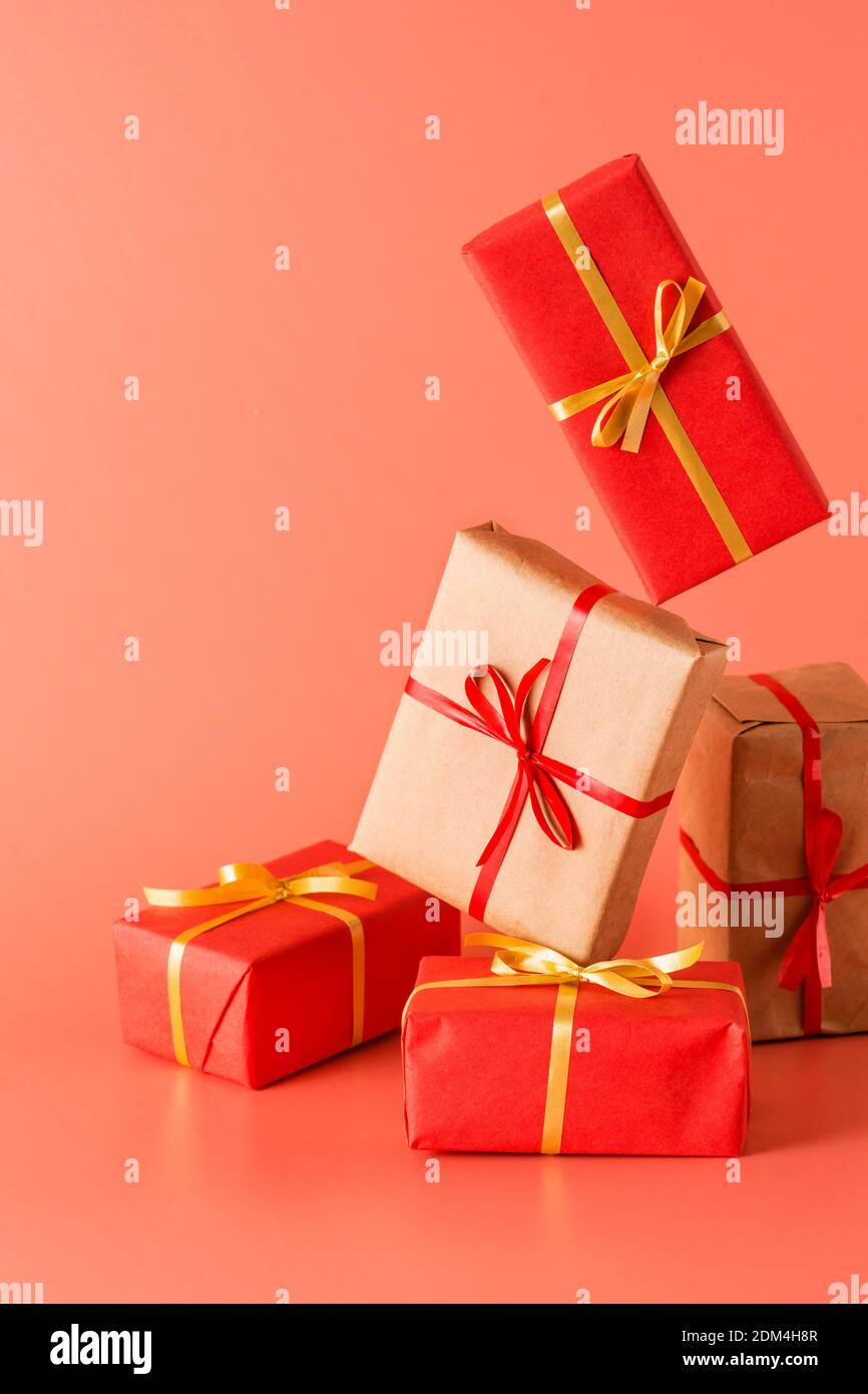 Wrapped gifts piled up hi-res stock photography and images - Alamy